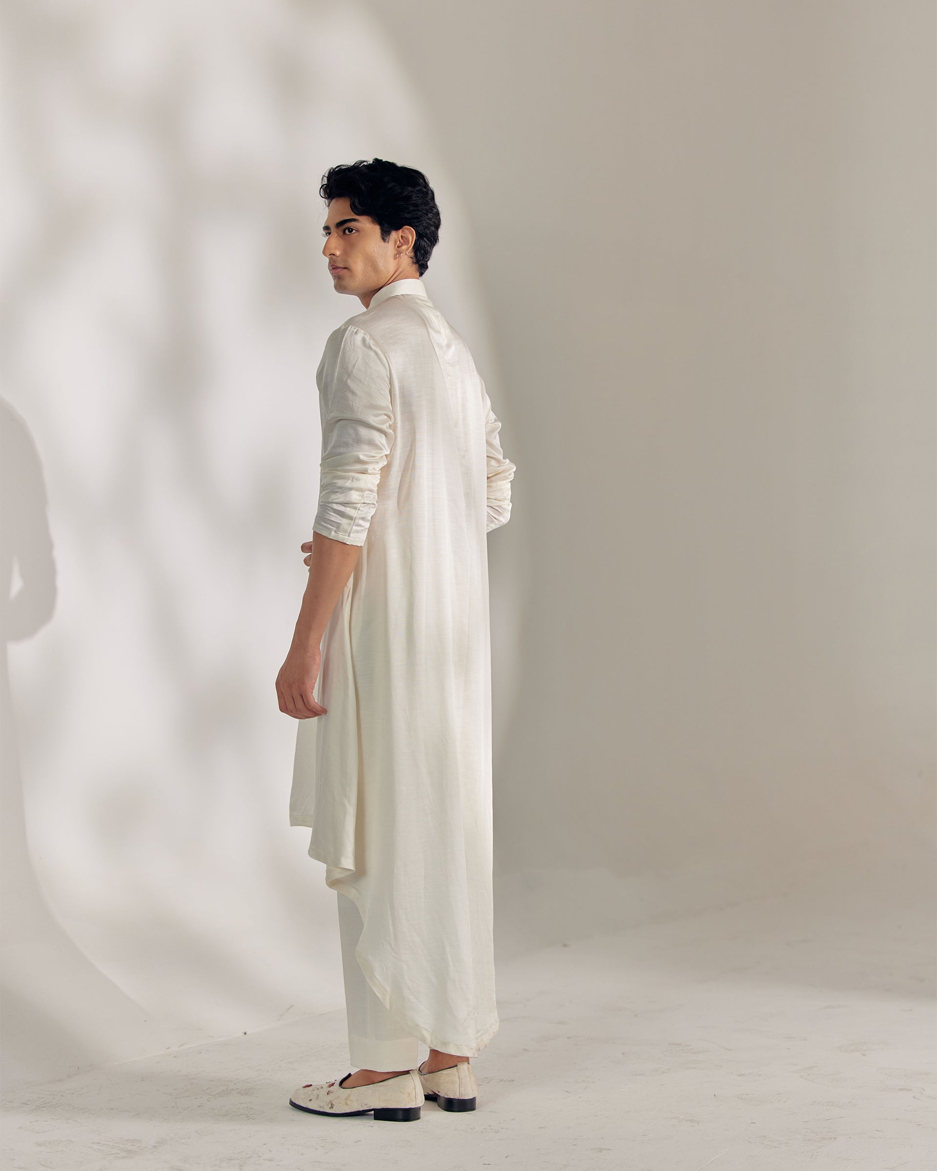 Elegant Ivory Flow Kurta Set for Women – Karegar