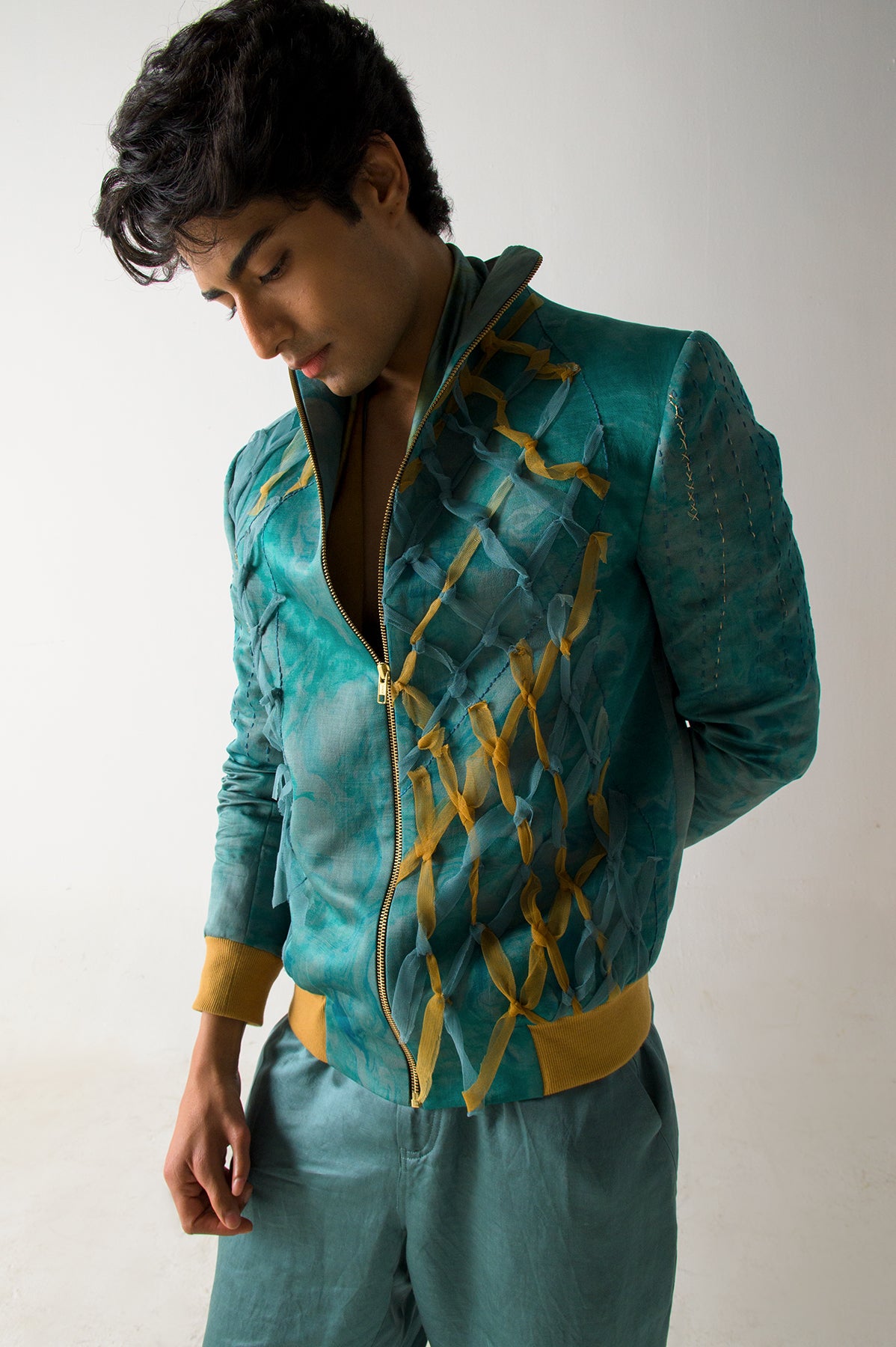 Trendy Chateau Grey Bomber Jacket with Ombre-Dyed Scarf – Karegar
