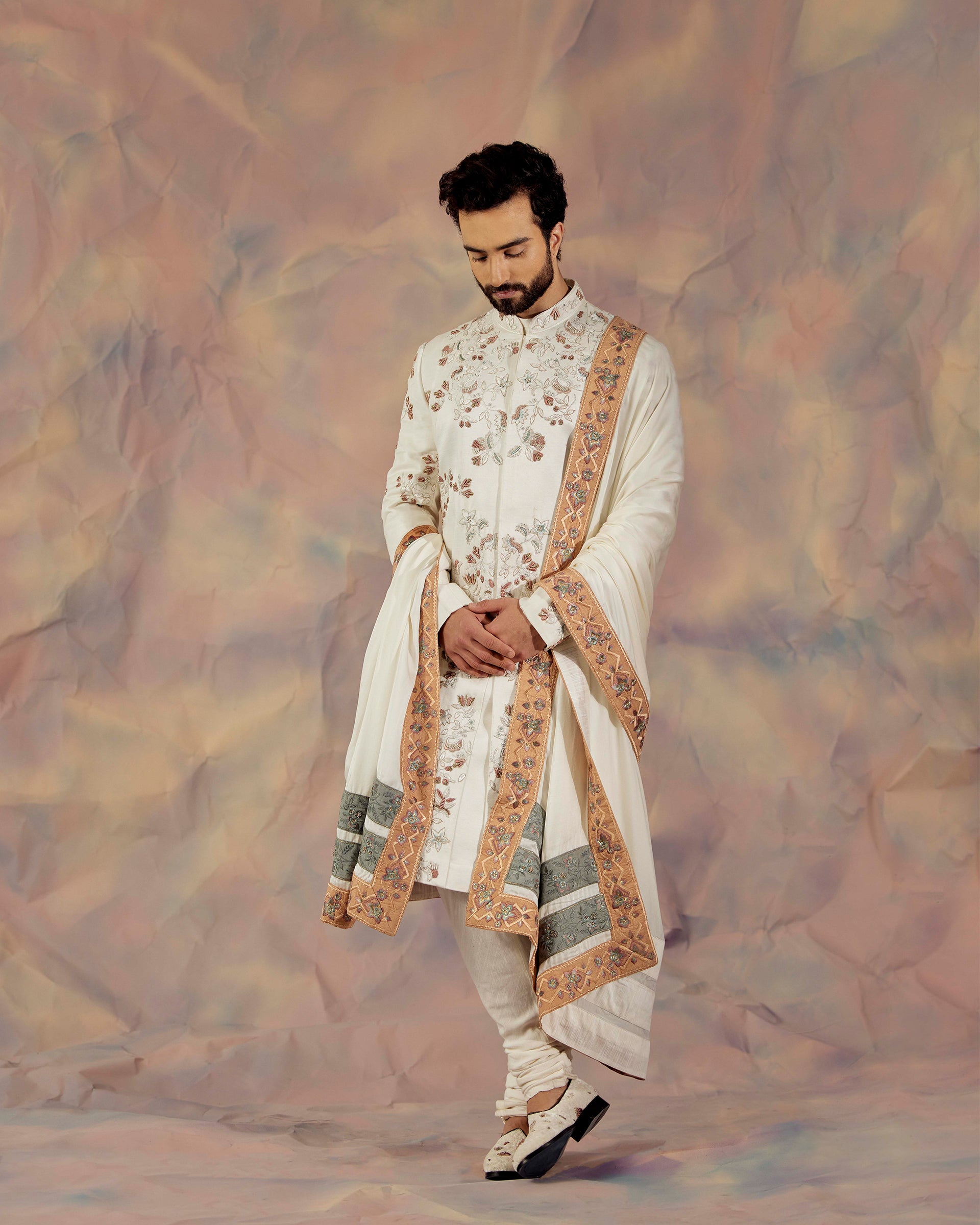 Hand Embroidered White Stole - Elegant Trail Design – Karegar